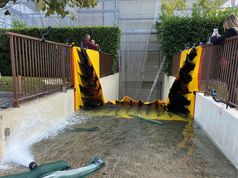 Emergency Flood Protection Water Barrier - Buy water gate, flood ...