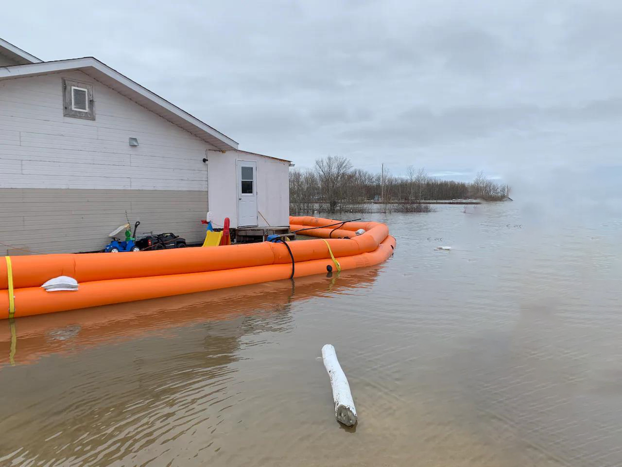 Water Filled Inflatable Dam - Buy quick dam water-filled flood barrier ...